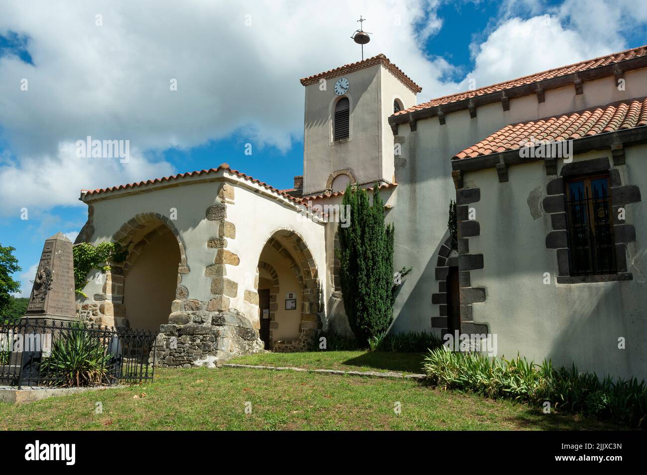 La chapelle sur usson -Fotos und -Bildmaterial in hoher Auflösung – Alamy
