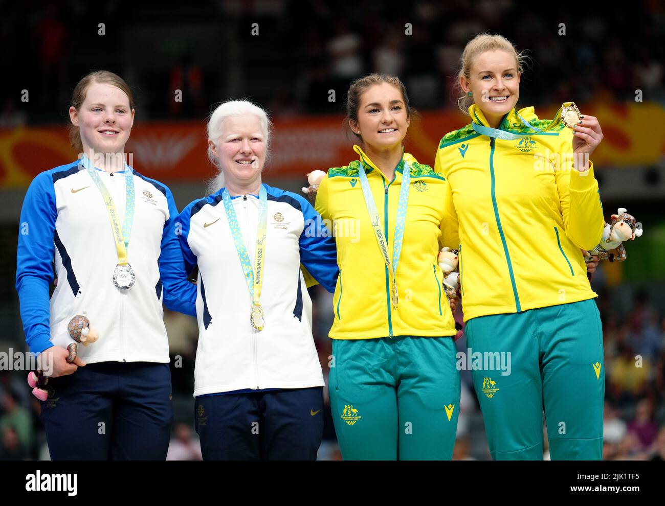 Die Australier Jessica Gallagher (rechts) und die Pilotin Caitlin ward ...