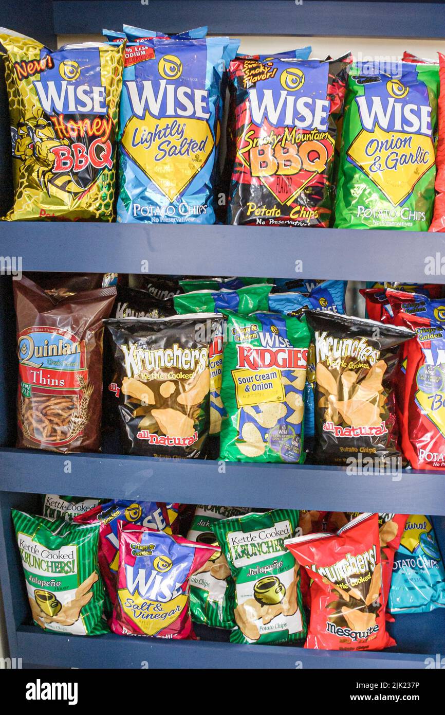 Snack junk food display verkauf -Fotos und -Bildmaterial in hoher ...
