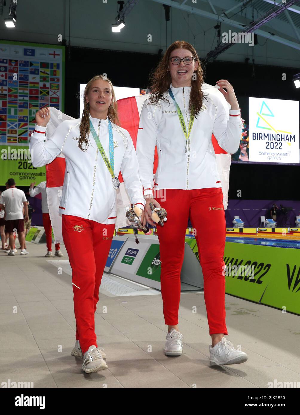 Die Engländerin Anna Hopkin und Freya Anderson (links-rechts), nachdem ...