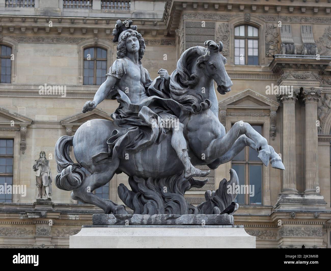 Statue von Ludwig XIV. Im Louvre in Paris, Frankreich Stockfotografie ...