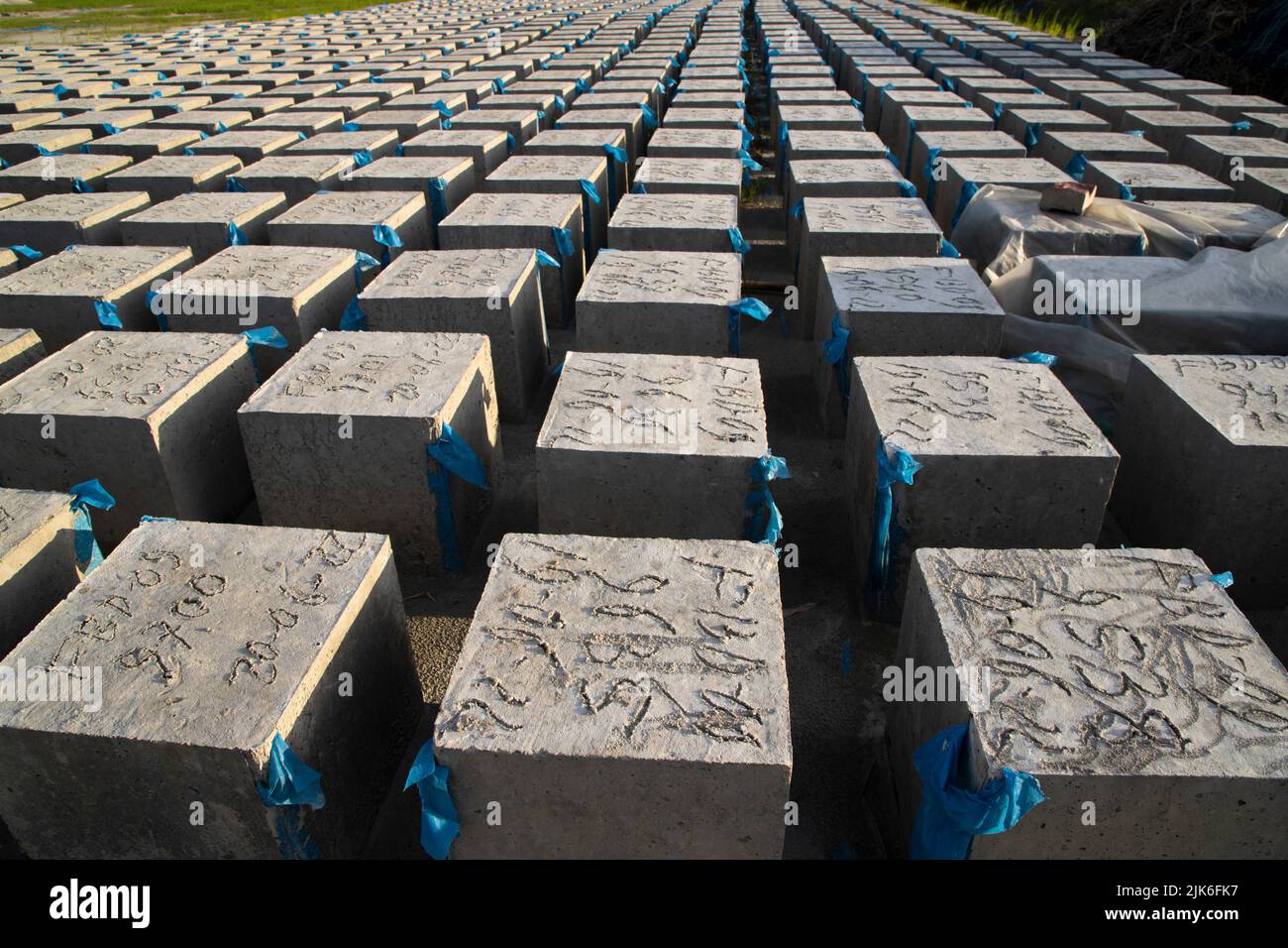Concrete cube -Fotos und -Bildmaterial in hoher Auflösung – Alamy