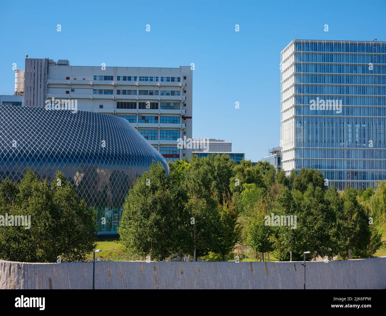 Basel, Schweiz - Juli 8 2022: Futuristischer Novartis Pavillon auf dem ...