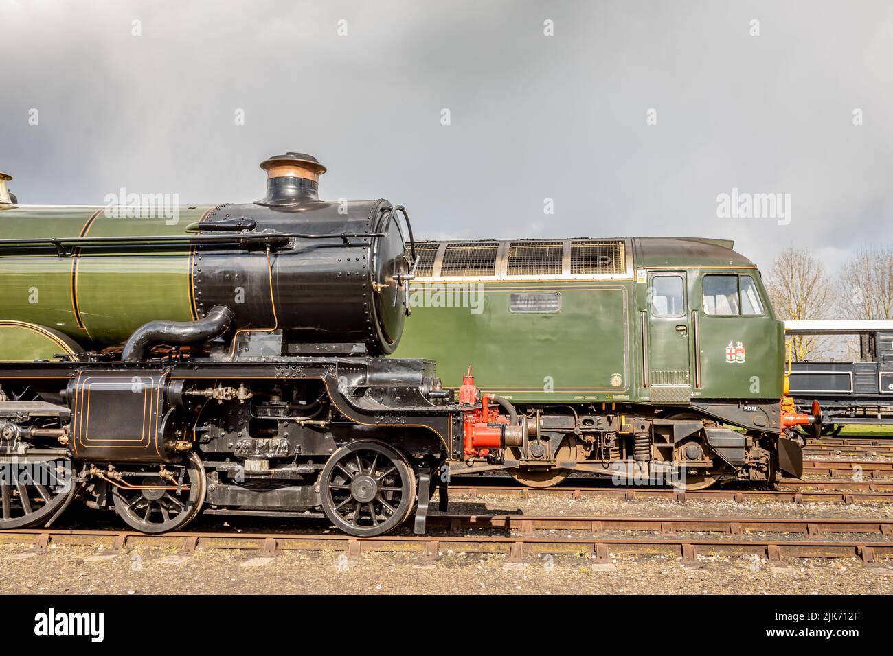 BR Class 57 No. 57604 'Pendennis Castle' und GWR 'Castle' 4-6-0 No ...