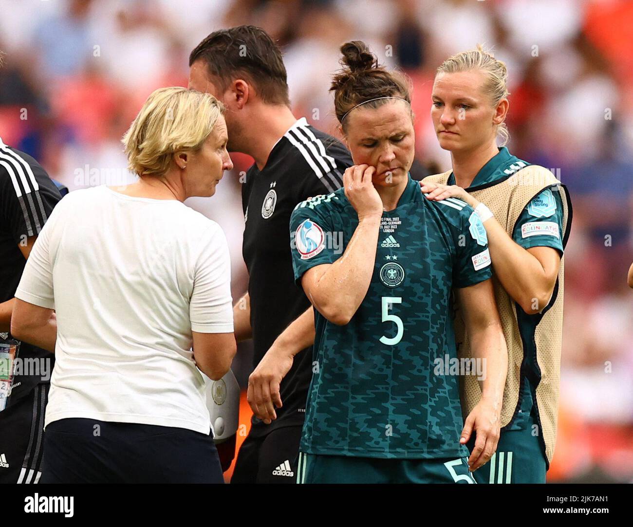 Vor dem england v deutschland -Fotos und -Bildmaterial in hoher ...