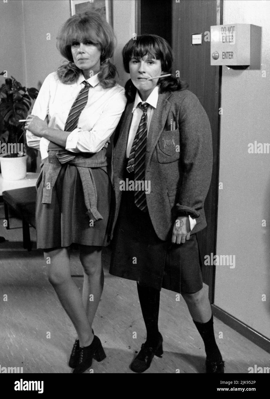 Joanna lumley und jennifer saunders Schwarzweiß-Stockfotos und -bilder ...
