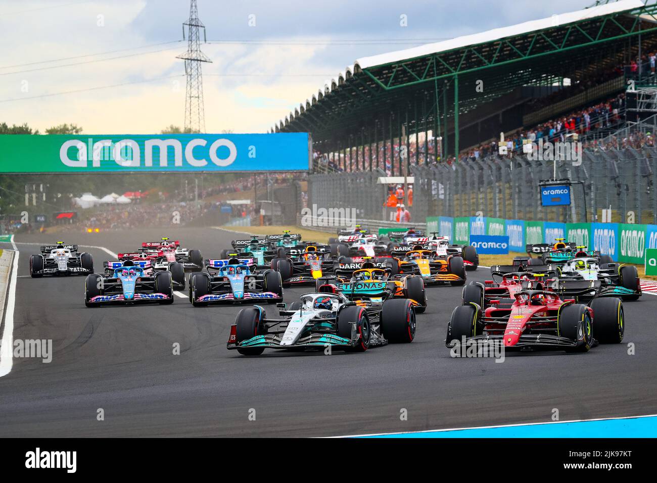 Start des Rennens beim ungarischen GP, George Russel, Carlos Sainz an ...