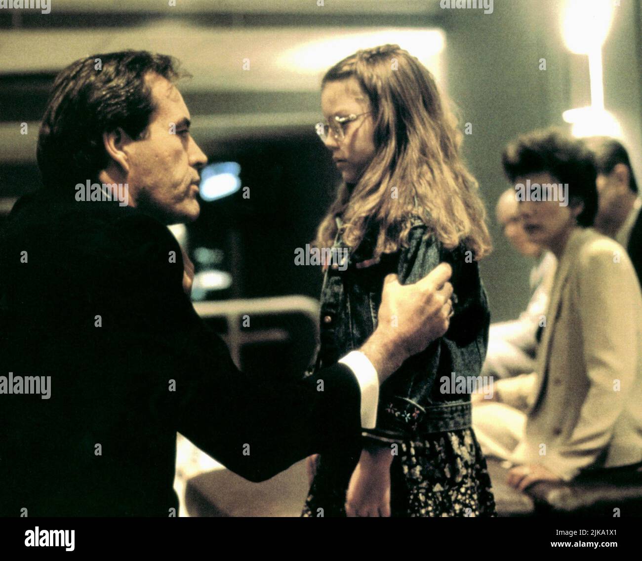 Powers Boothe & Whittni Wright Film Sudden Death (USA 1995) Charaktere: Joshua Foss & Emily ...