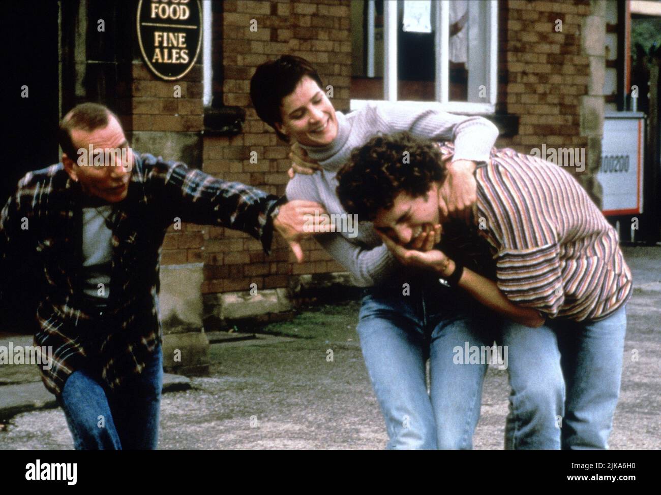 Pete Postlethwaite, Rachel Griffiths & James Thornton Film Amony Giants ...