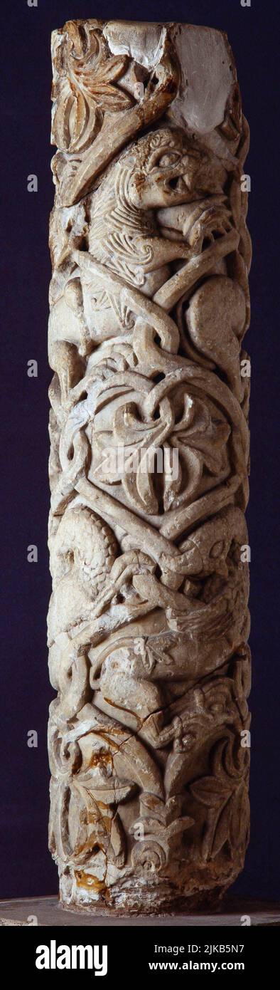 Fuste de columna, segundo tercio del siglo XII, mármol, procedente del ...