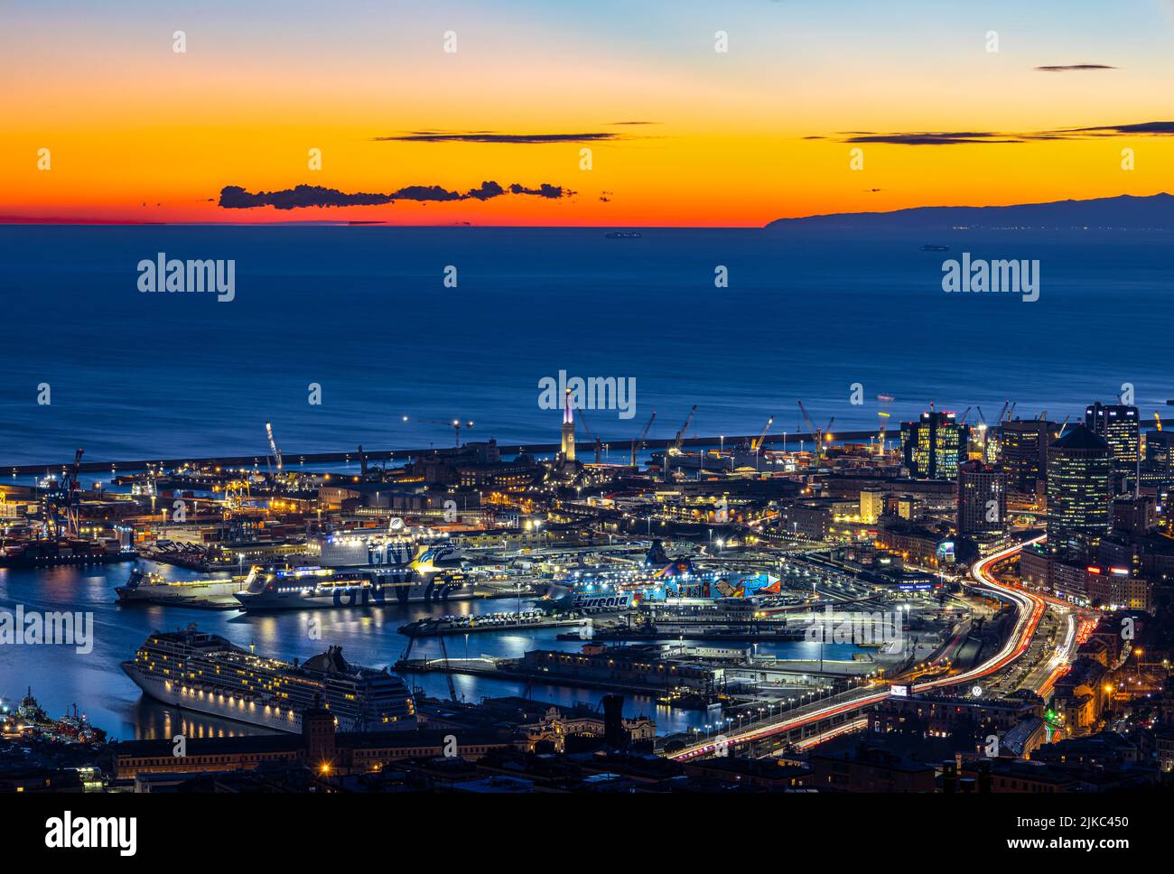 Genoa genova skyline -Fotos und -Bildmaterial in hoher Auflösung – Alamy