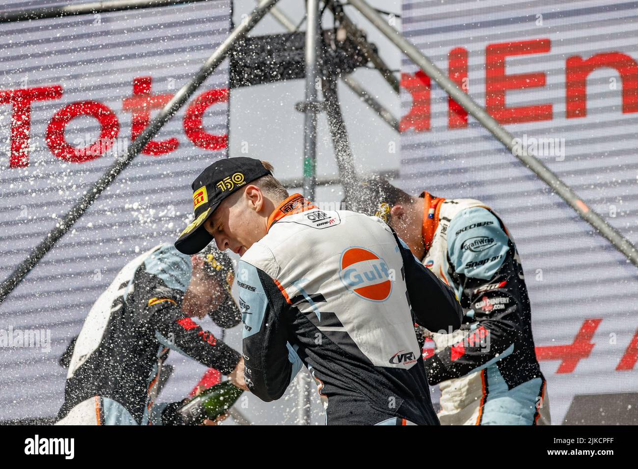 30 Team WRT, Audi R8 LMS evo II GT3 von Thomas NEUBAUER, Benjamin ...