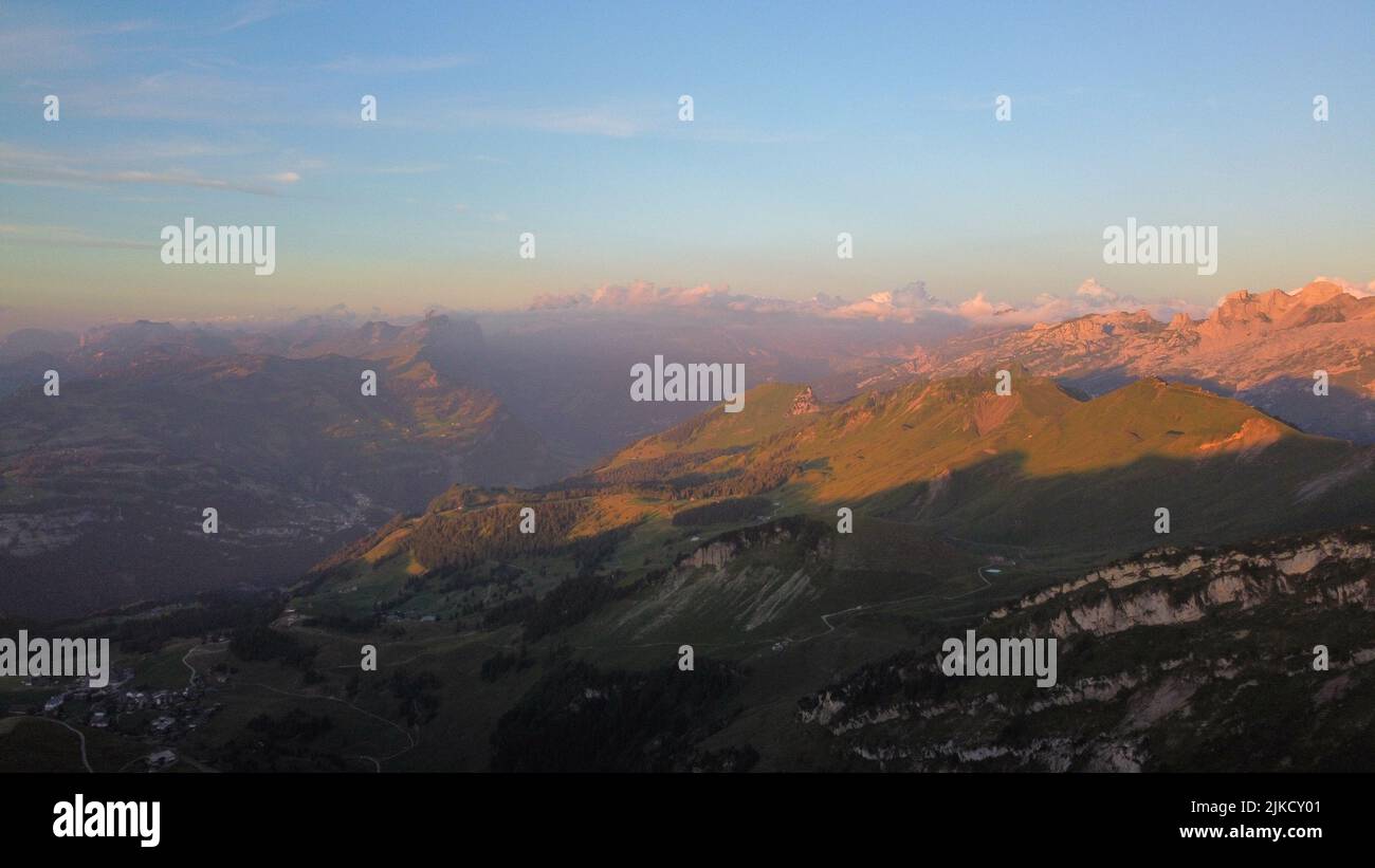 Stoos seilbahn -Fotos und -Bildmaterial in hoher Auflösung – Alamy