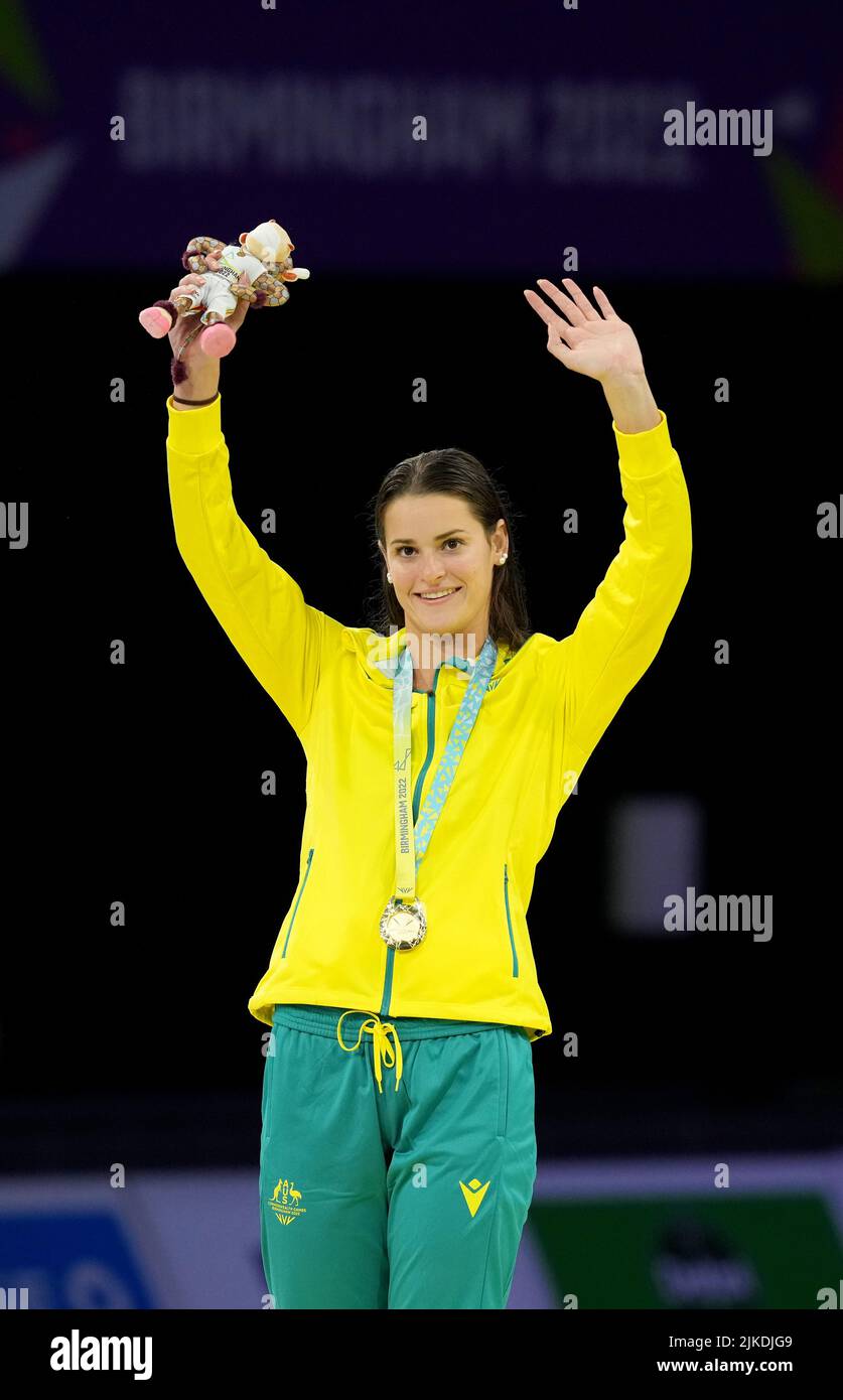 Die Australier Kaylee McKeown erhielt nach dem Backstroke-Finale der ...