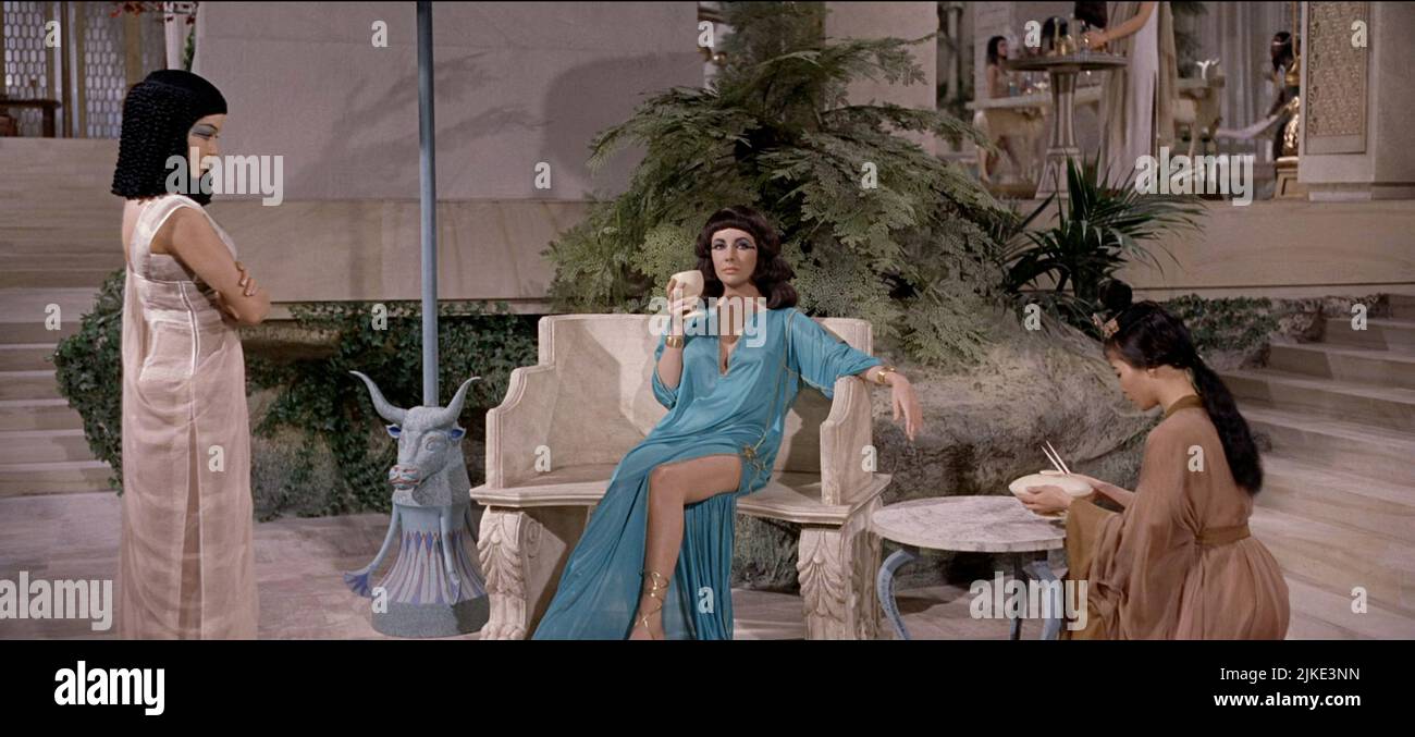 Los Angeles.CA.USA. Elizabeth Taylor (als Königin Cleopatra) mit Isabel ...