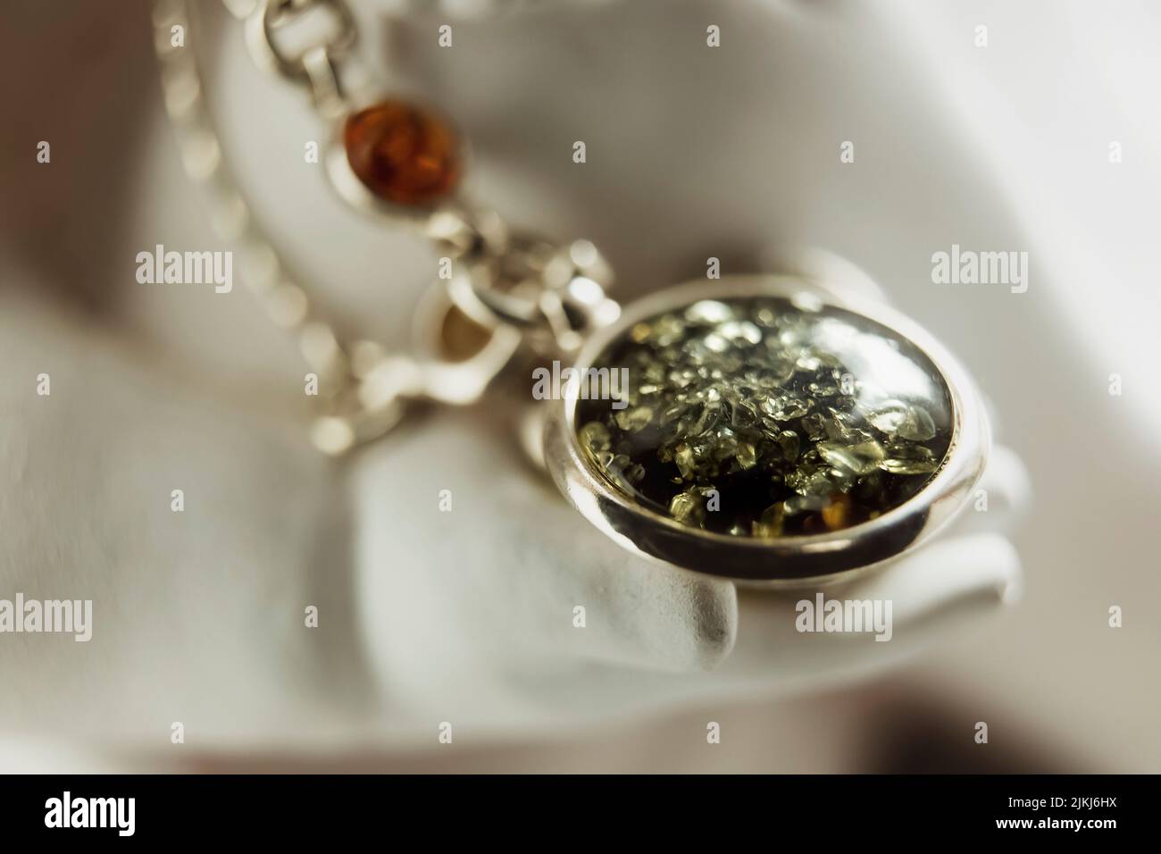Schwarzer bernstein -Fotos und -Bildmaterial in hoher Auflösung – Alamy