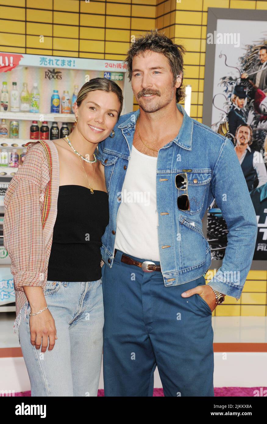 LOS ANGELES, CA - 01. AUGUST: Mark Wystrach (R) und Gast nehmen an der ...