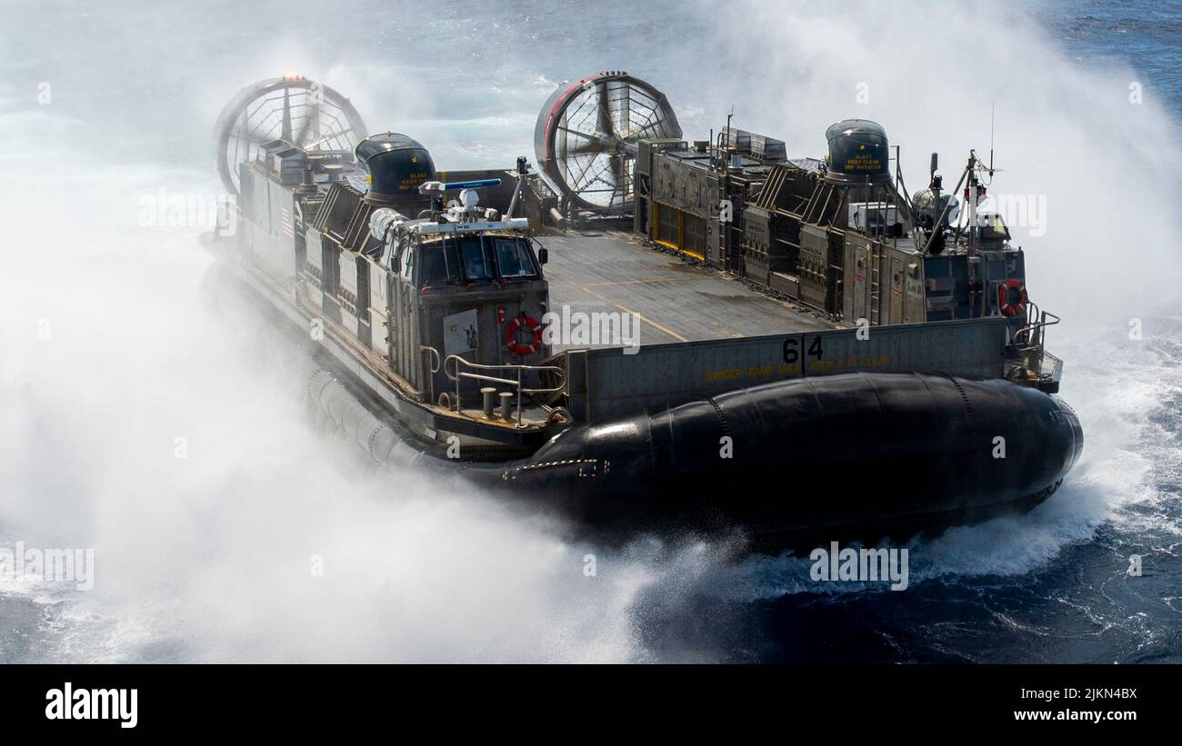 PAZIFISCHER OZEAN (30. Juli 2022) das Landing Craft Air Cushion (LCAC ...