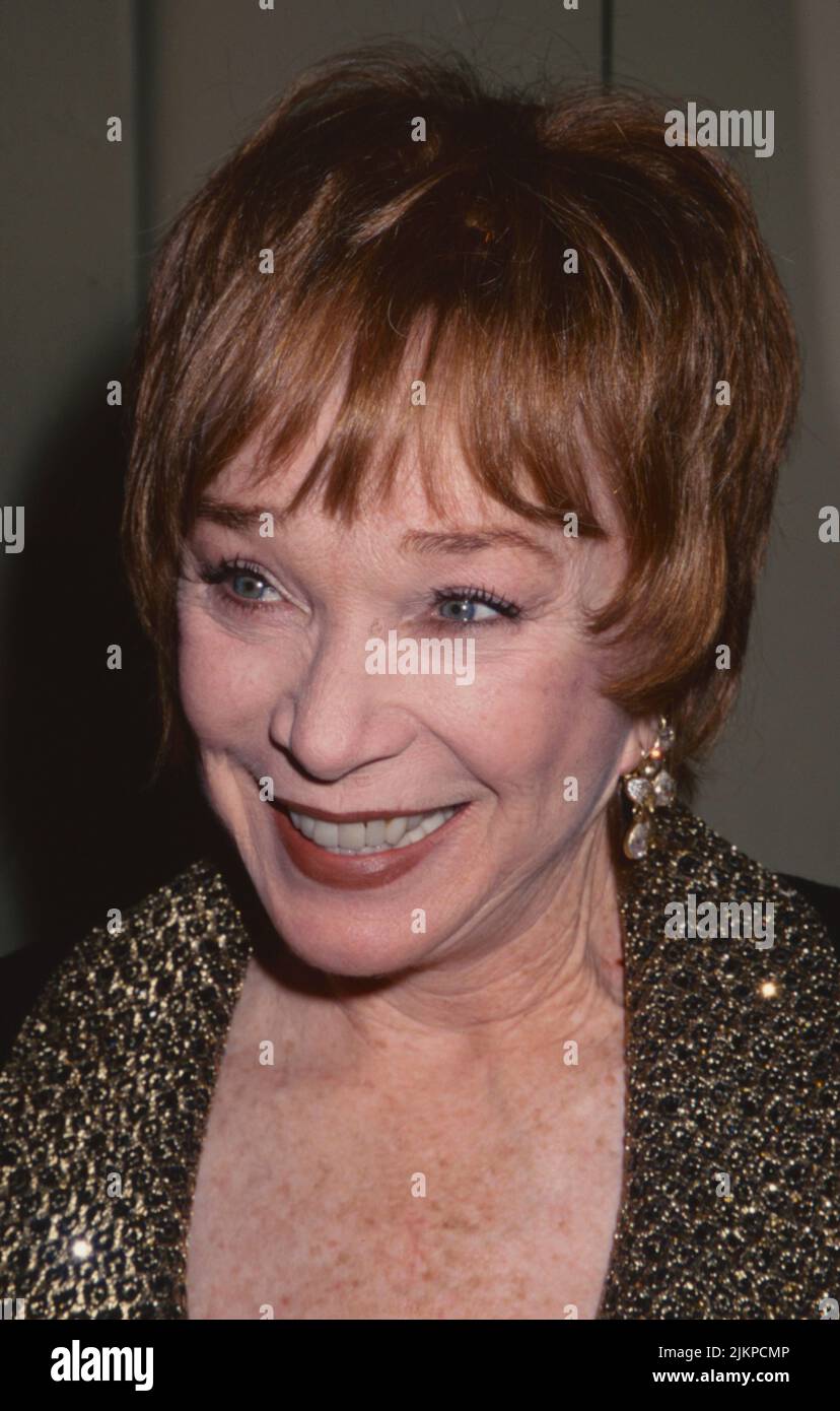 Shirley MacLaine nimmt am 10. Dezember 2000 an den Annual Directors ...