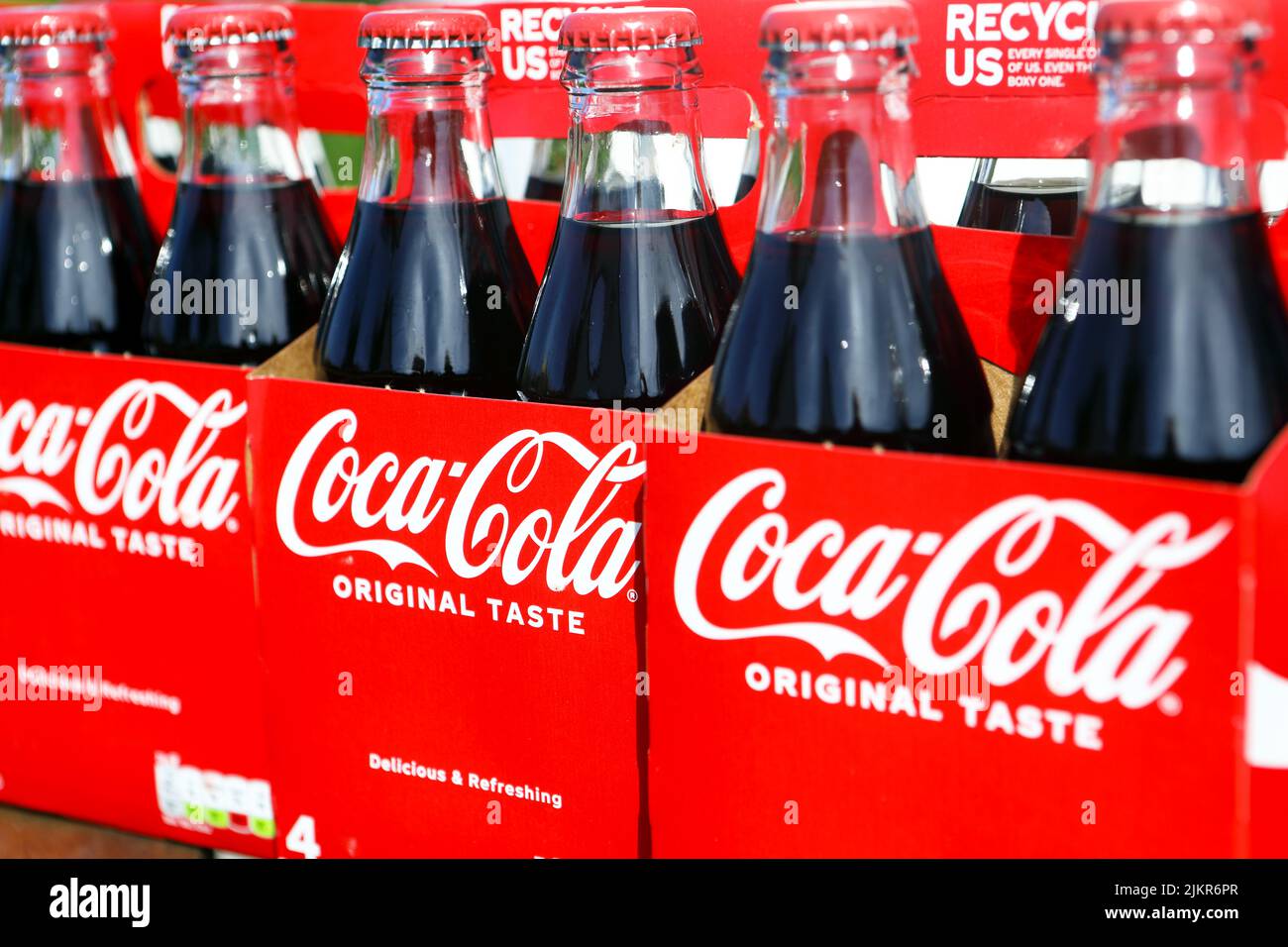 Recyclage des bouteilles de coca cola -Fotos und -Bildmaterial in hoher Auflösung – Alamy