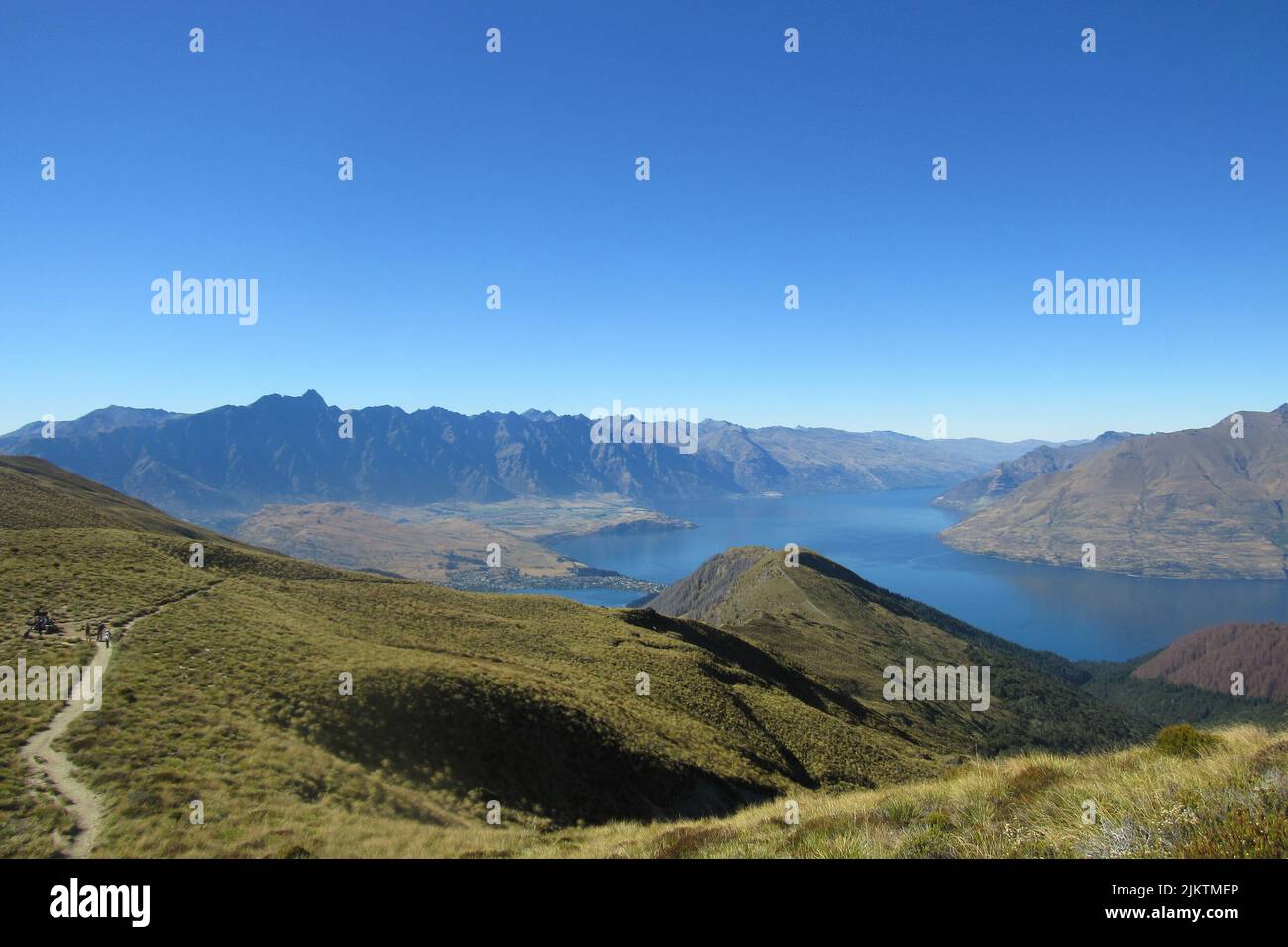 Die schöne Landschaft mit den Bergen und dem See. Queenstown ...