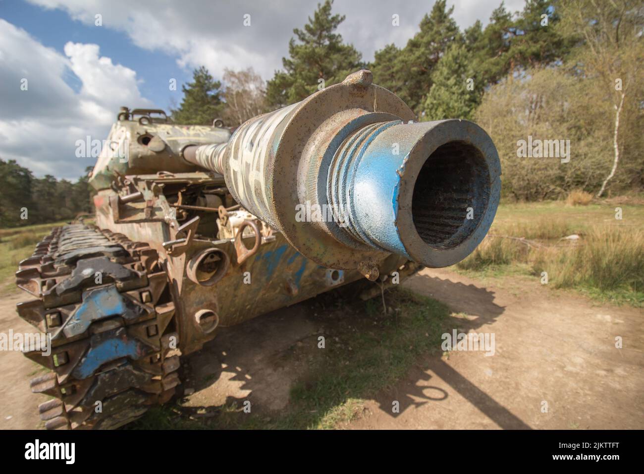 Panzer im wald tarnung -Fotos und -Bildmaterial in hoher Auflösung – Alamy