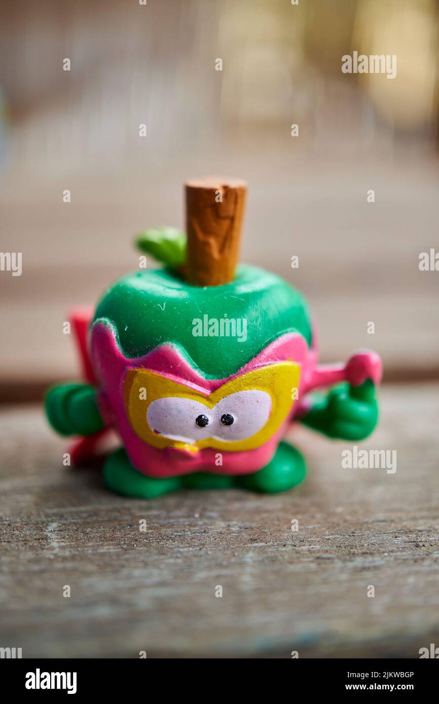 Eine Spielzeugfigur der Magic Box-Marke Super Thing Sweet Stick vom ...