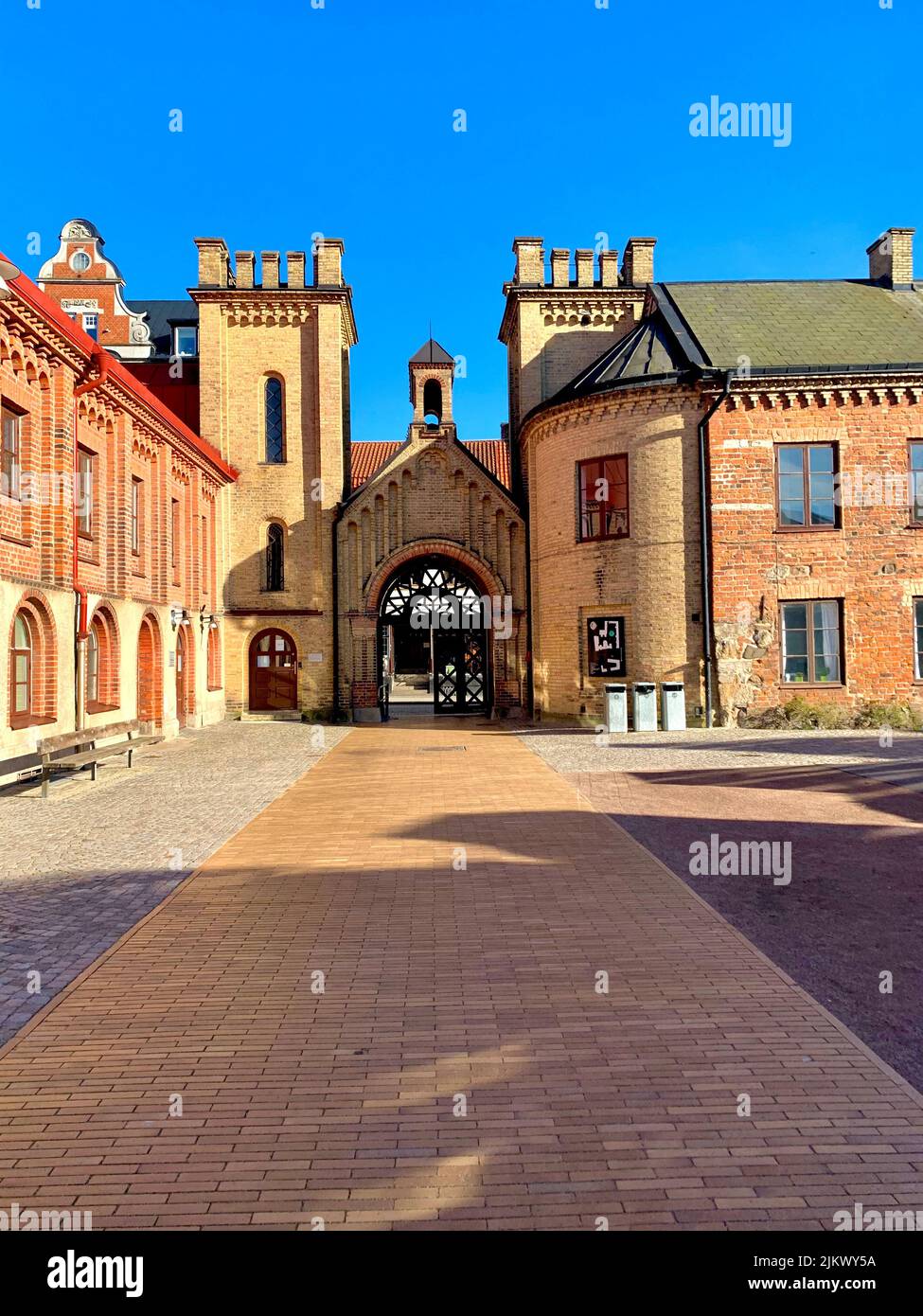 Eine vertikale Aufnahme des Domschultores in der Stora Sodergatan ...