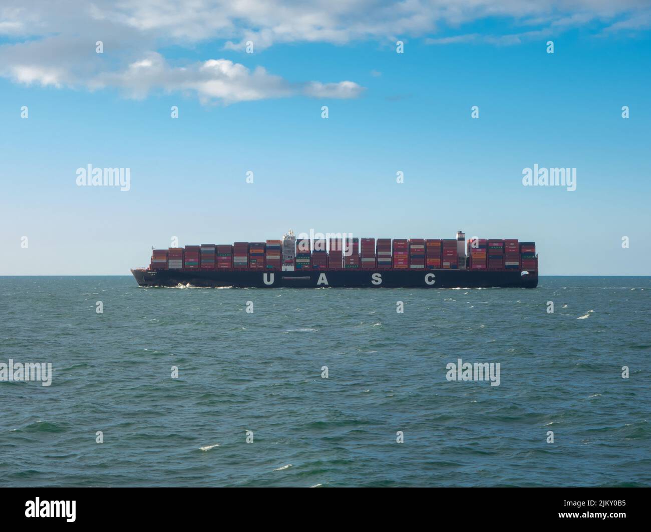 Voll beladene containerschiffe -Fotos und -Bildmaterial in hoher ...