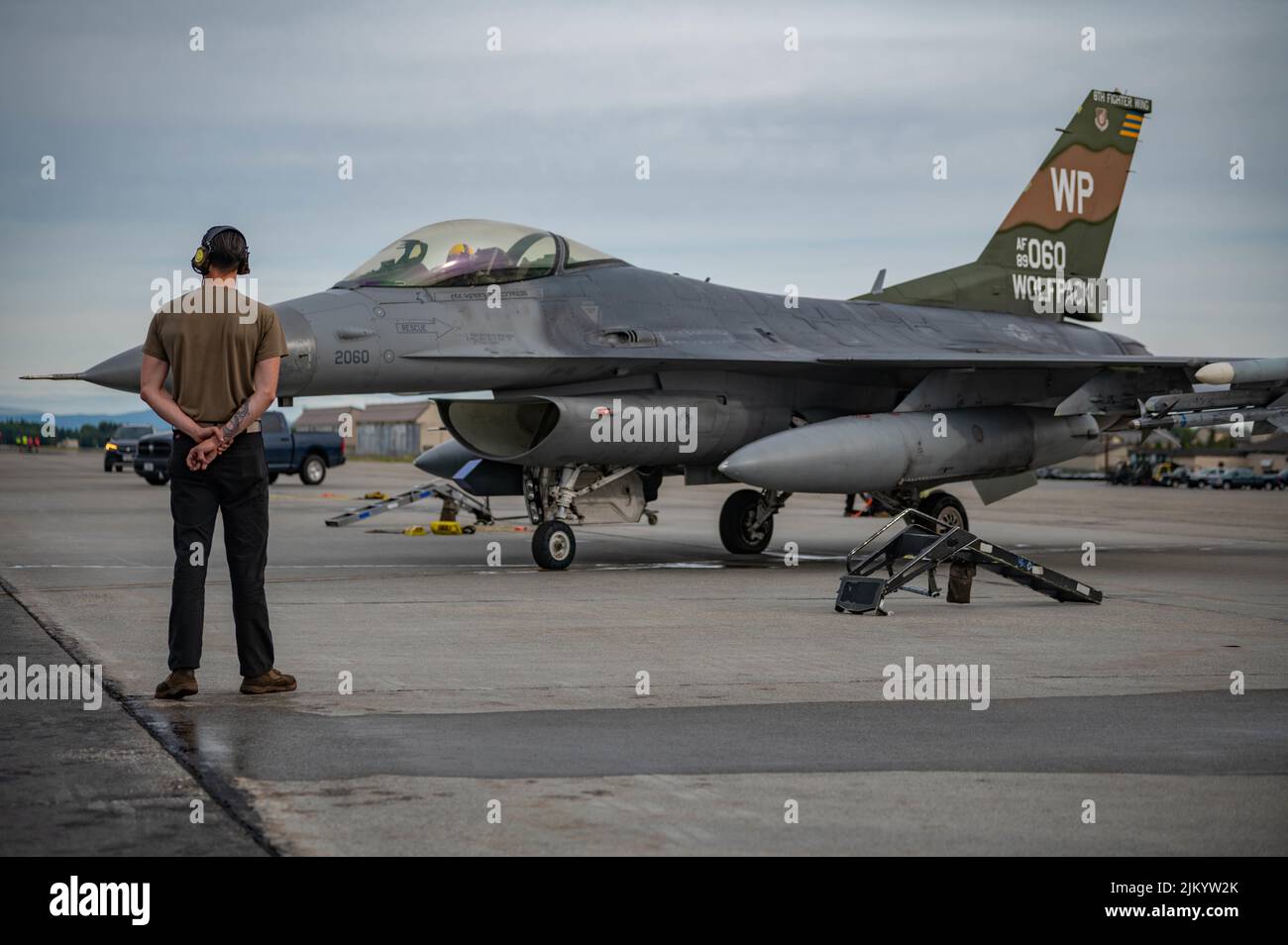 Der Senior Airman der US-Luftwaffe Brendan McNeely, Chef der 35 ...