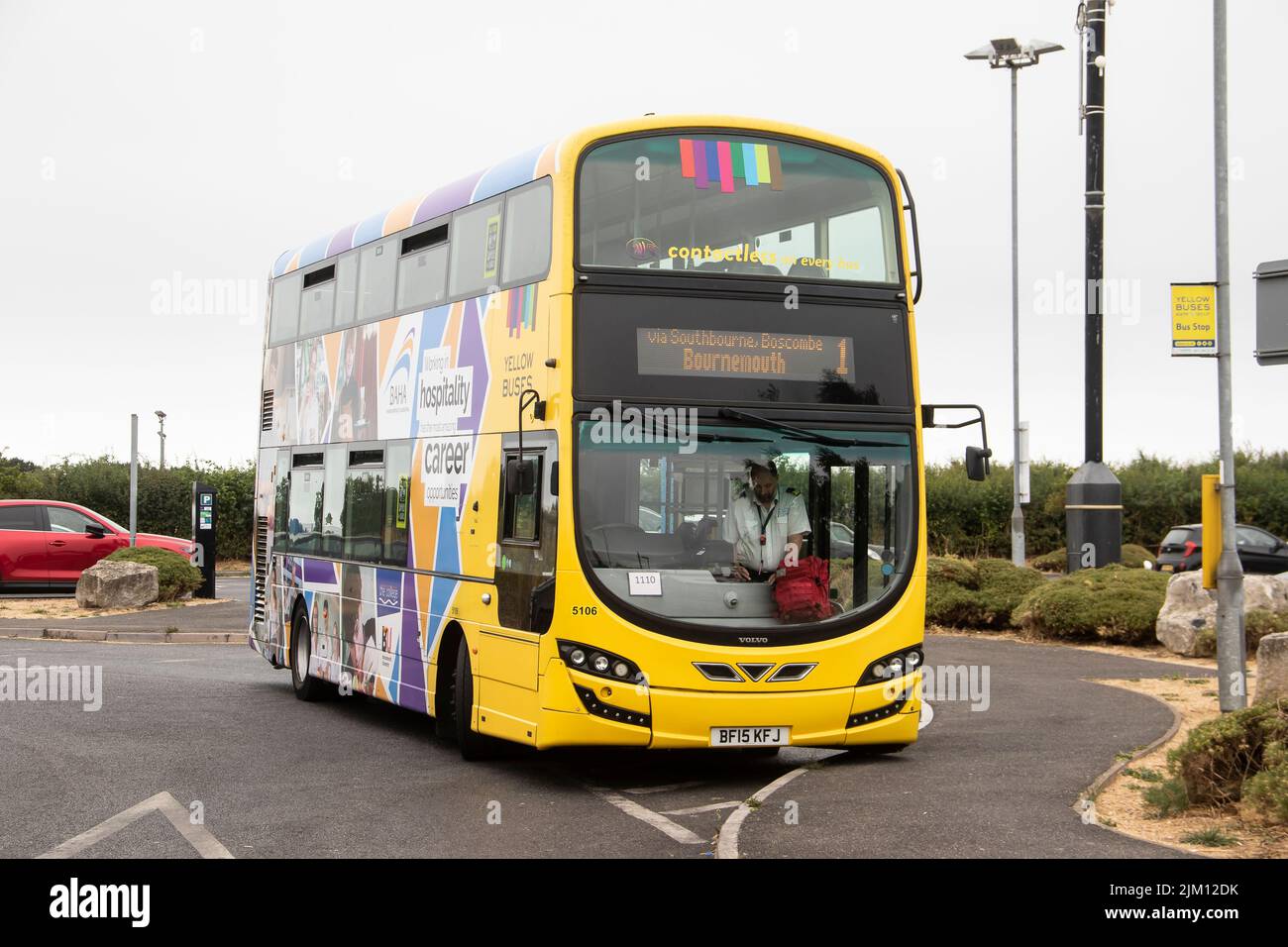 Gelber bus abschied in bournemouth -Fotos und -Bildmaterial in hoher ...