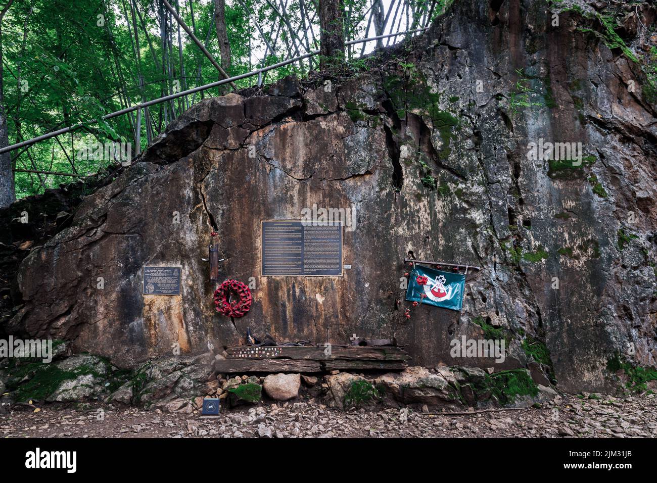 Kanchanaburi, Thailand - 24, Jul 2022 : Gedenktafel über das Hellfire ...