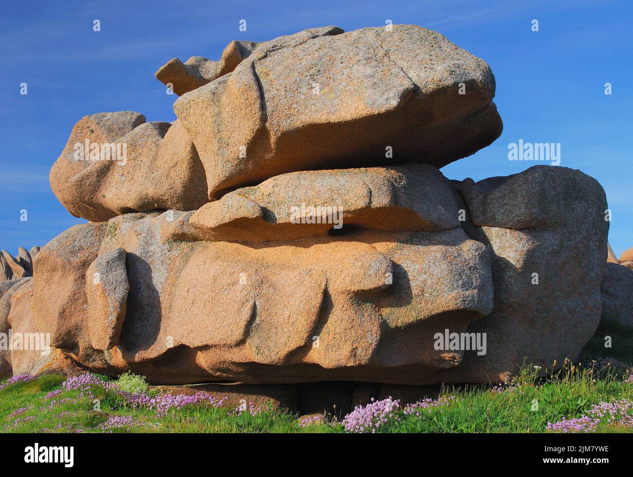Cote de granit rose cote de granit rose -Fotos und -Bildmaterial in ...
