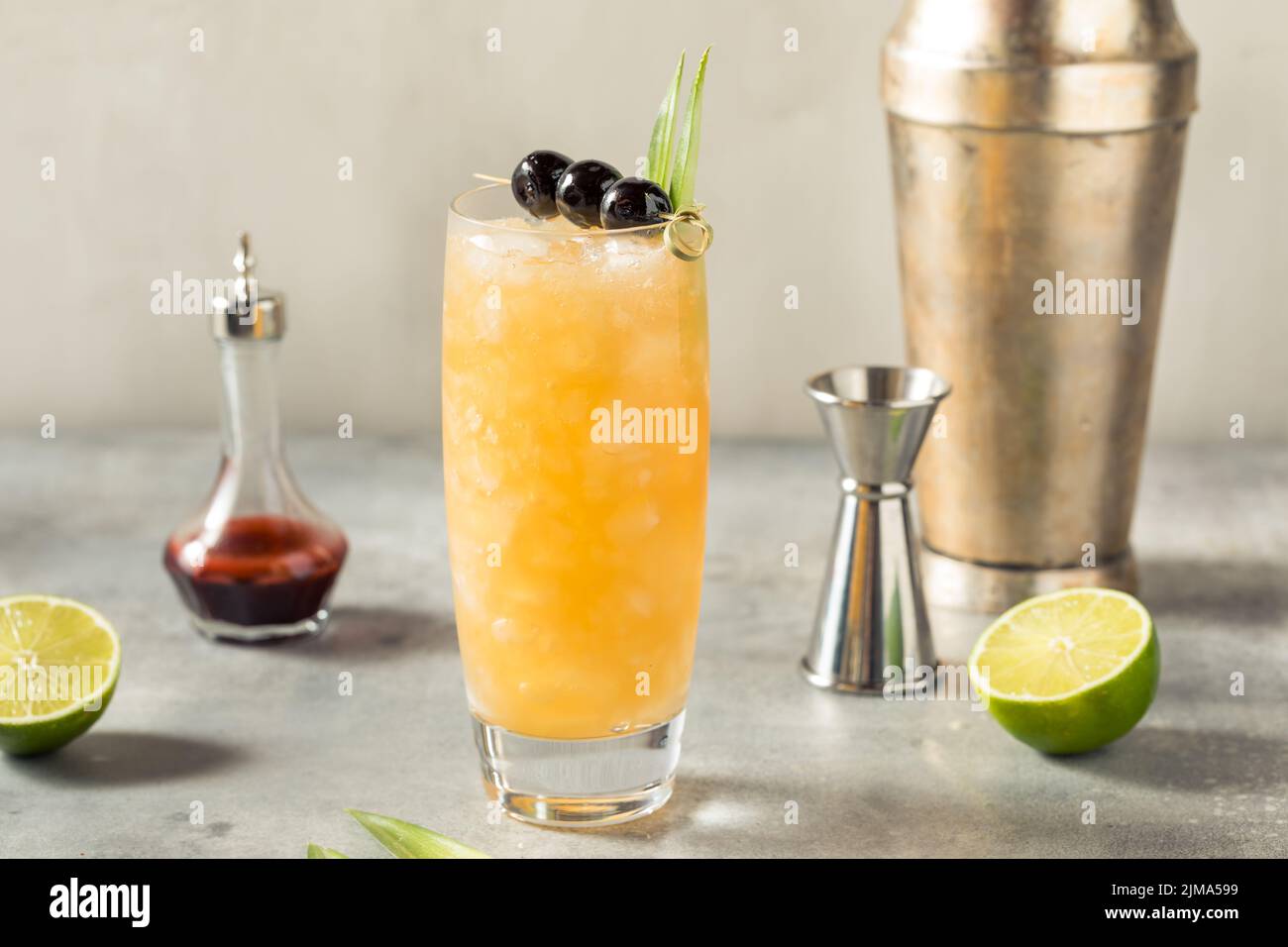 3 punkte und ein schuss cocktail -Fotos und -Bildmaterial in hoher ...