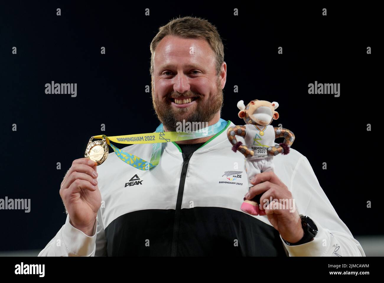 Der Neuseeländer Tom Walsh mit seiner Goldmedaille nach dem Men’s Shot ...