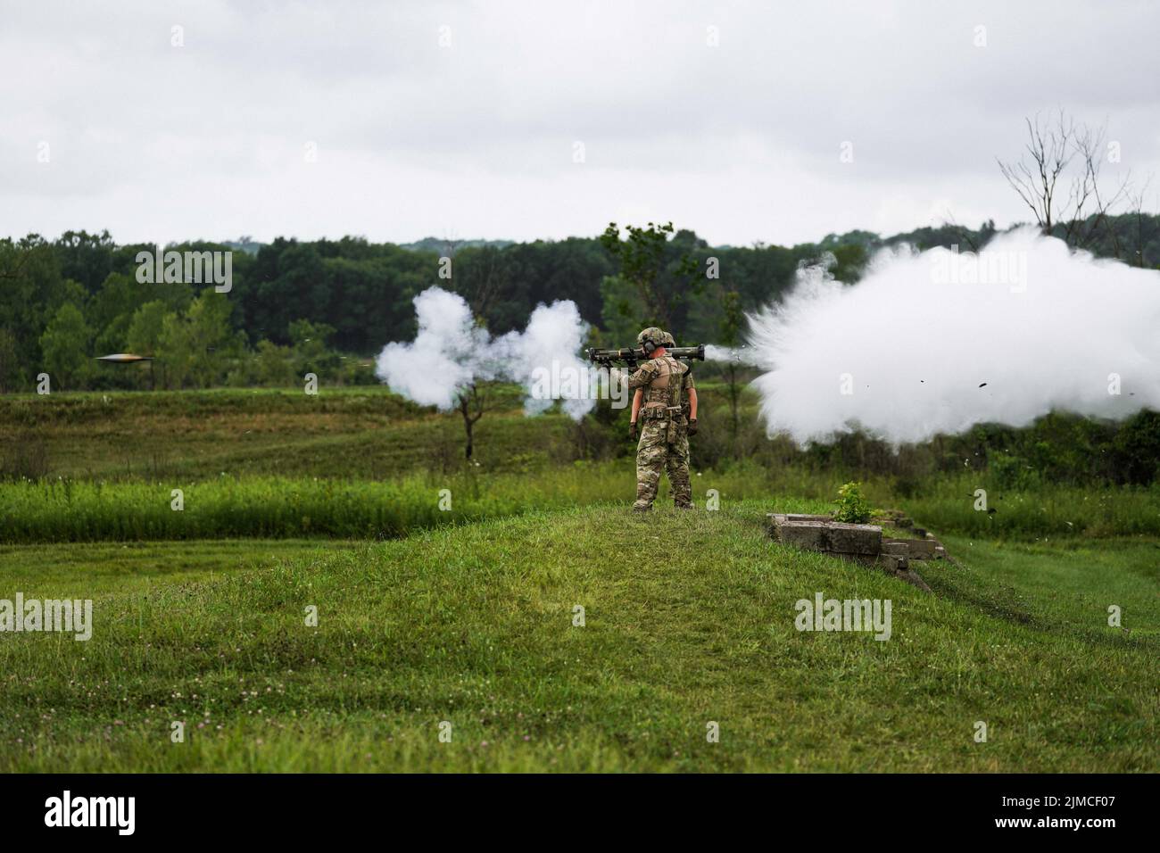 Indiana Guardsmen mit der 76. Infantry Brigade Combat Team feuert eine ...