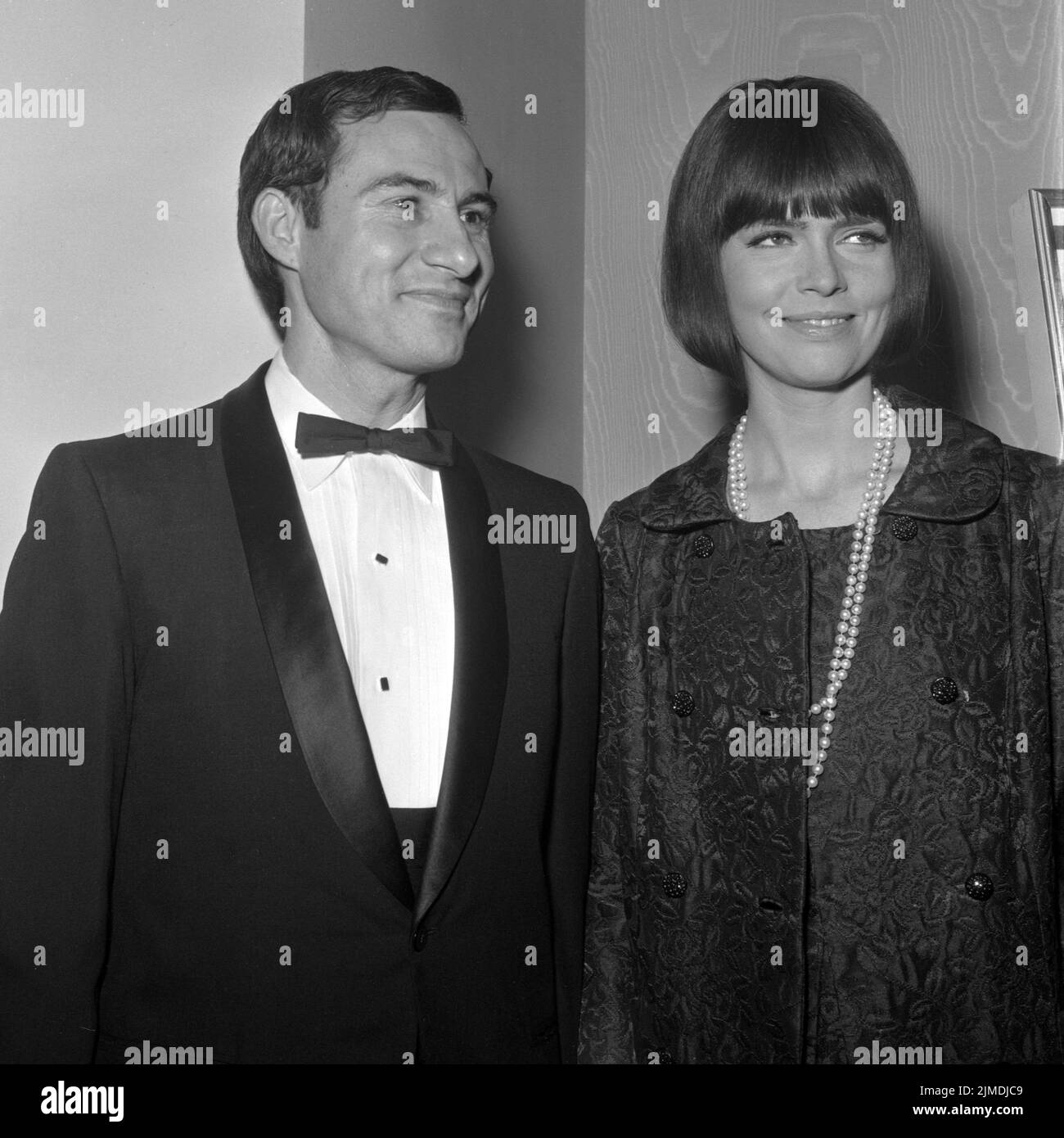 Lucien Verdoux-Feldon und Barbara Feldon um die 1960er-Jahre Credit ...