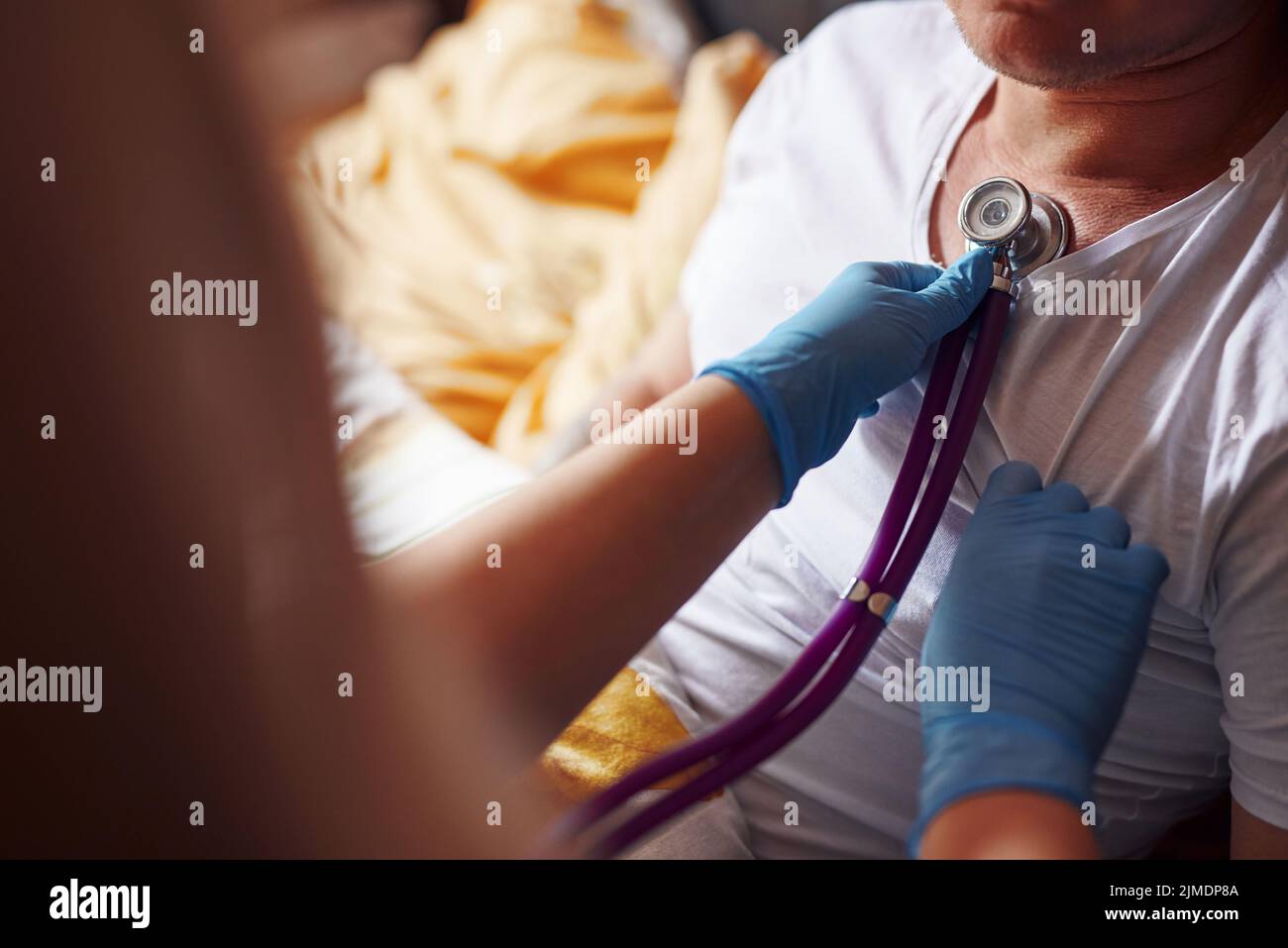Young female doctor examination -Fotos und -Bildmaterial in hoher Auflösung – Alamy