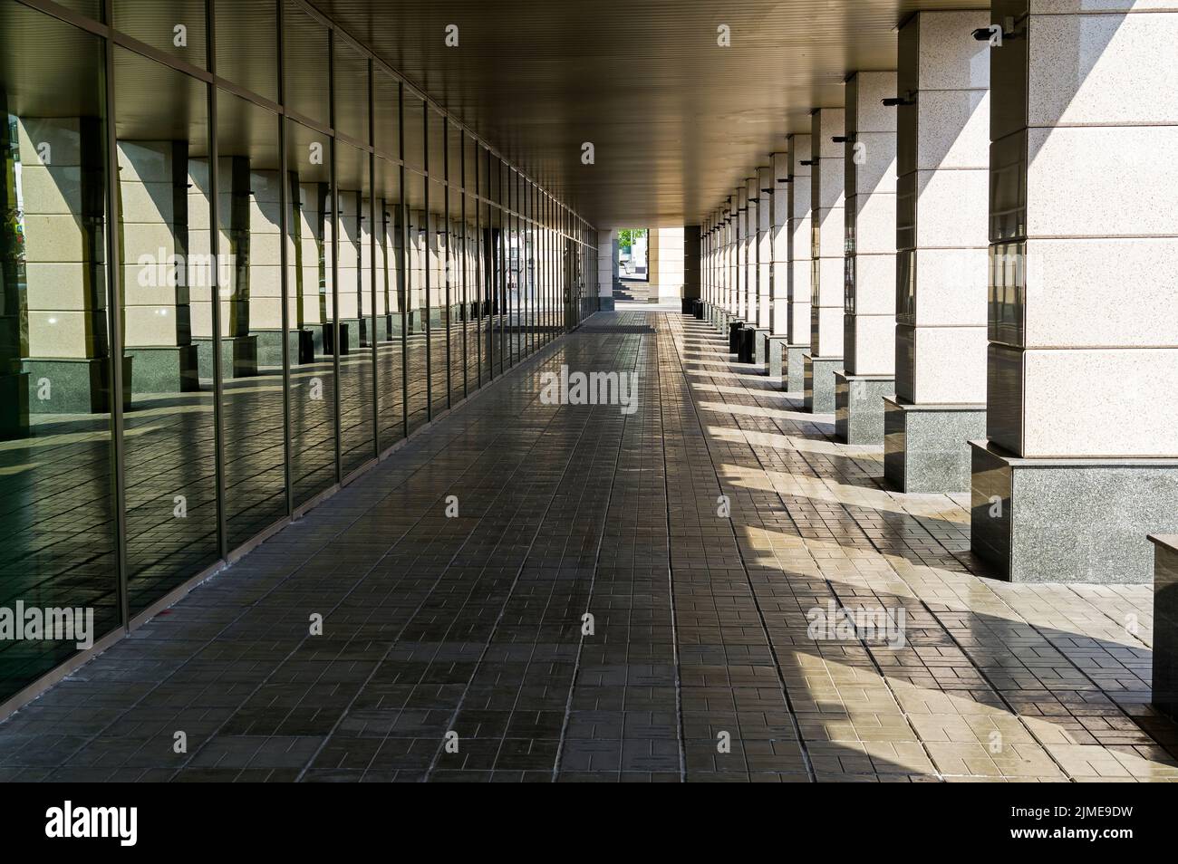 Städtischer durchgang -Fotos und -Bildmaterial in hoher Auflösung – Alamy