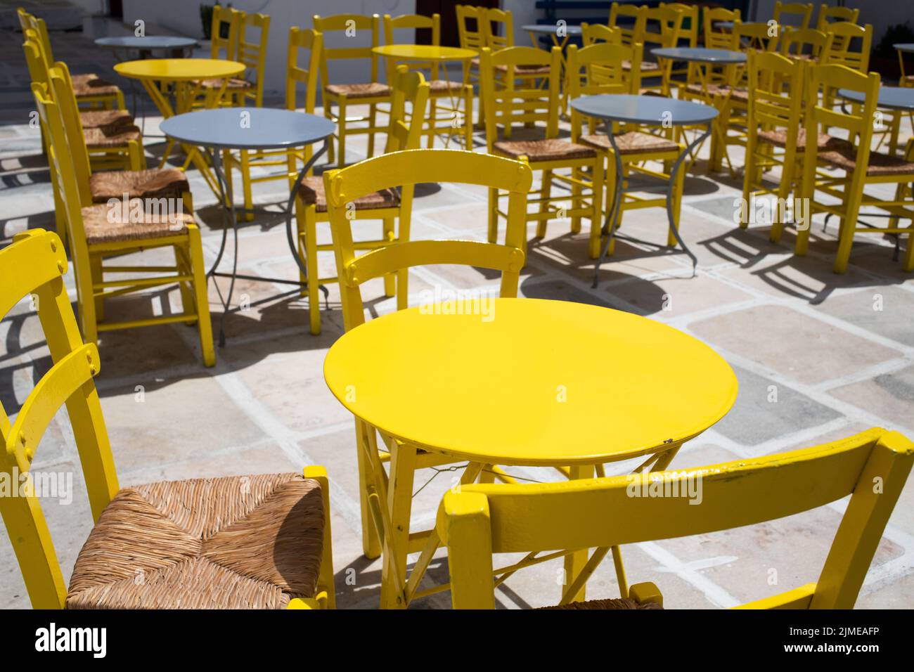 Gelbes restaurant -Fotos und -Bildmaterial in hoher Auflösung – Alamy