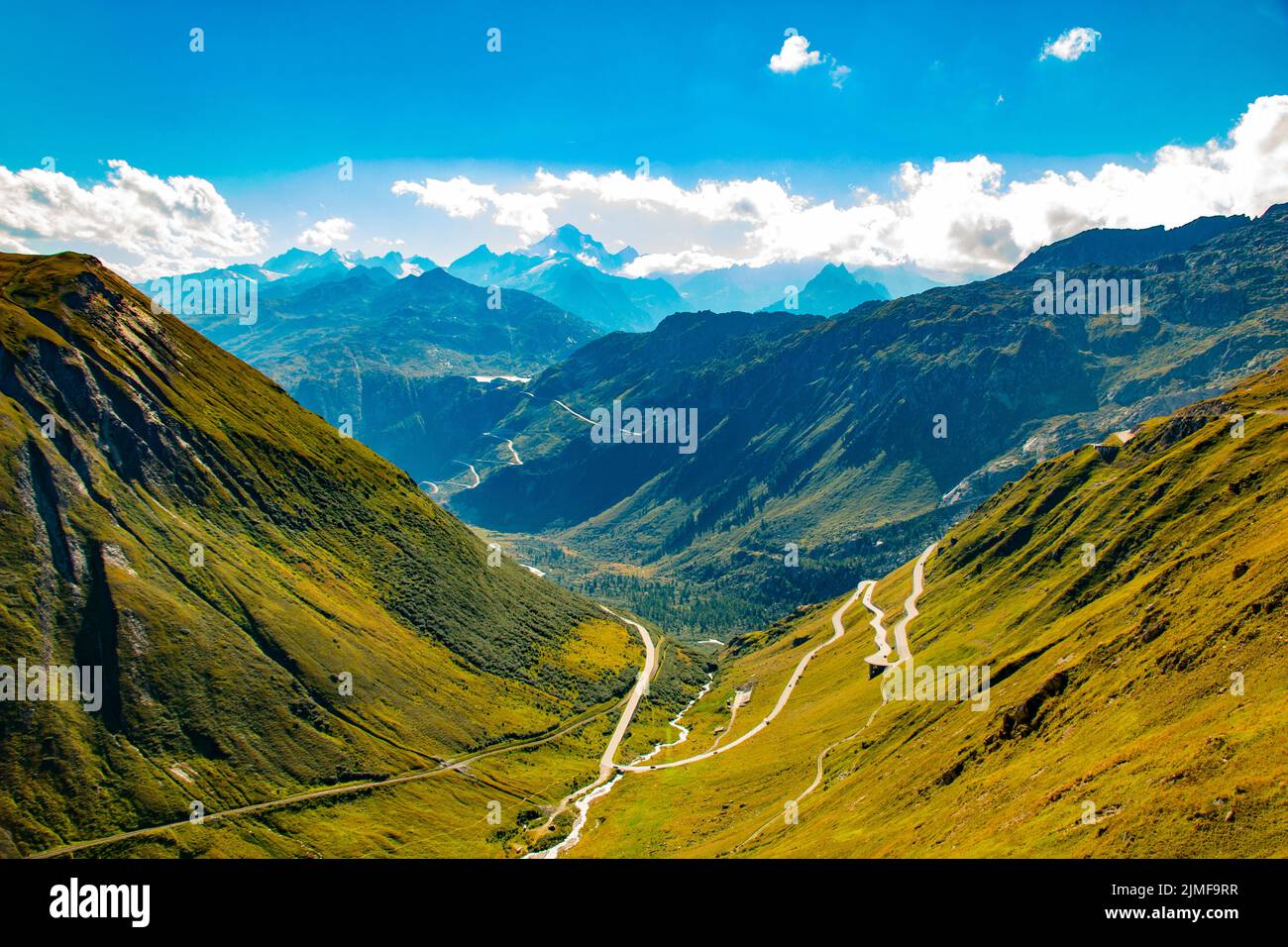 James bond goldfinger furka -Fotos und -Bildmaterial in hoher Auflösung ...