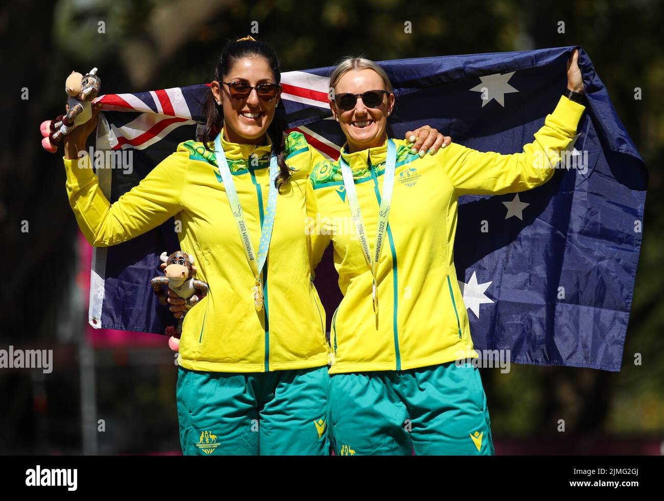 Die australischen Goldmedaillengewinnerinnen Kristina Krstic und Ellen ...