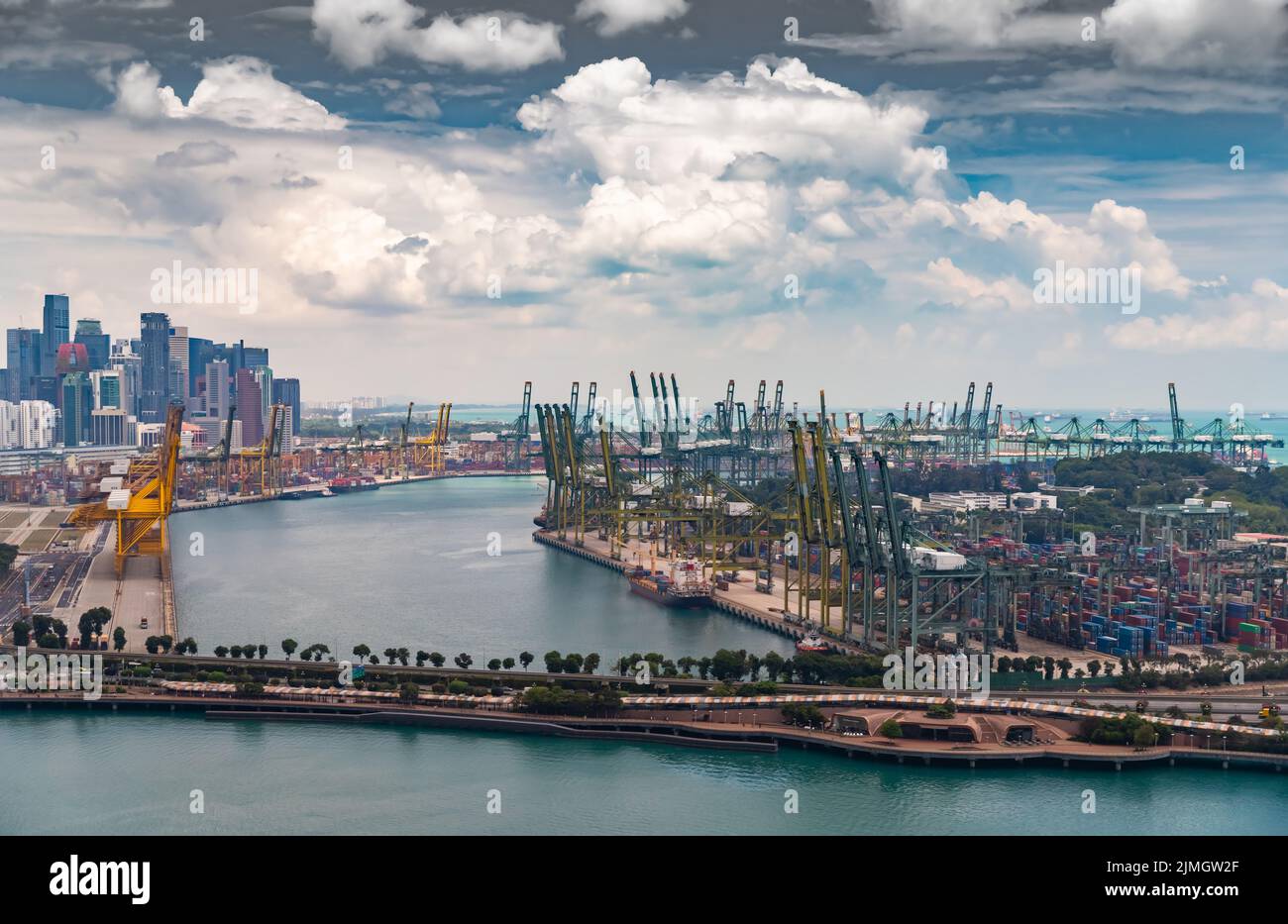 Container bewegen -Fotos und -Bildmaterial in hoher Auflösung – Alamy