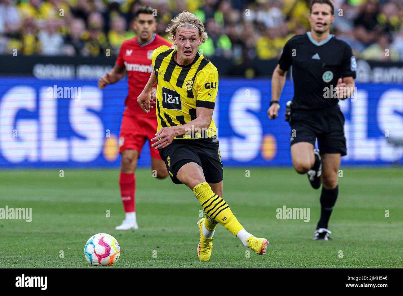 DORTMUND, DEUTSCHLAND - 6. AUGUST: Julian Brandt von Borussia Dortmund ...