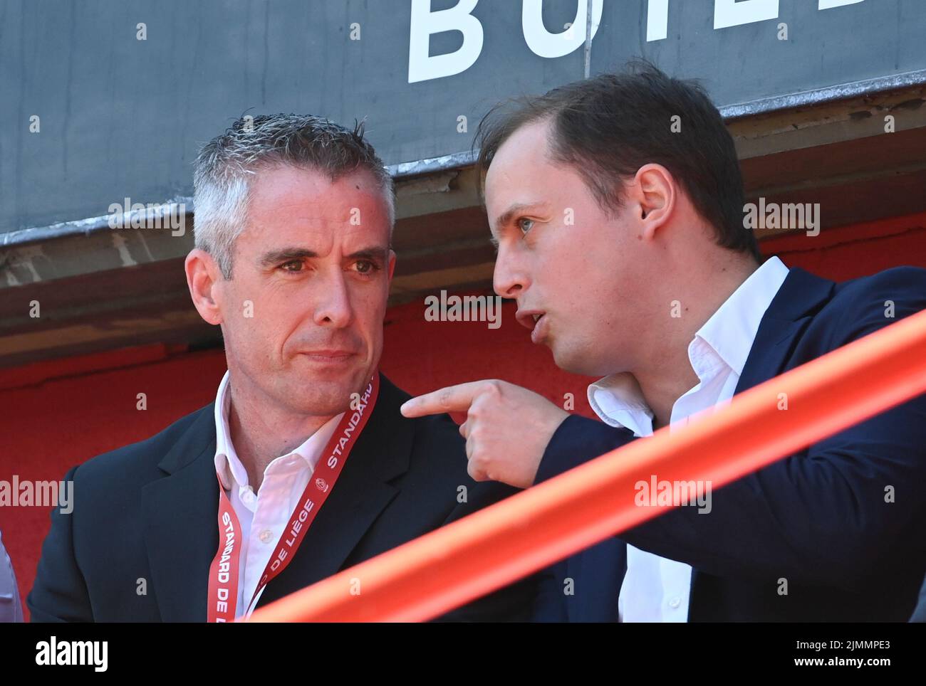 Der Sportmanager von Standard, Fergal Harkin, und der neue CEO von ...