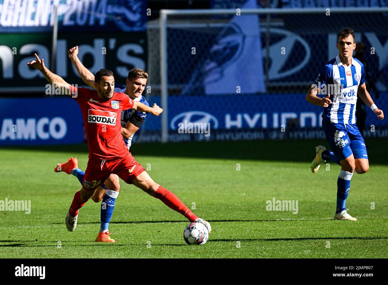 Westerlo's Edisson Jordanov und Gent's Alessio Castro-Montes in Aktion ...