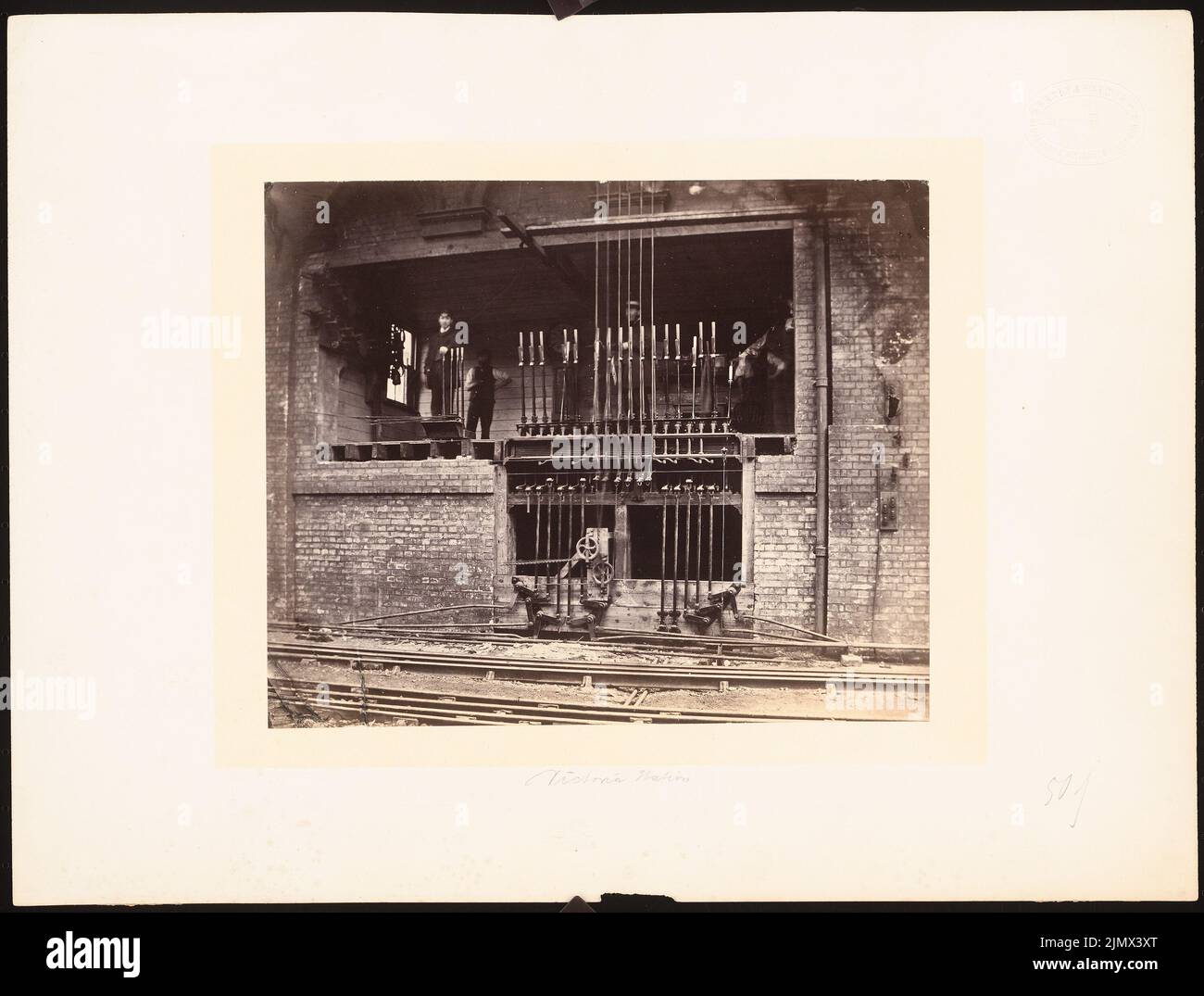 Saxby & Farmer, Victoria Station, London (1872-1872): Signalbox. Foto ...