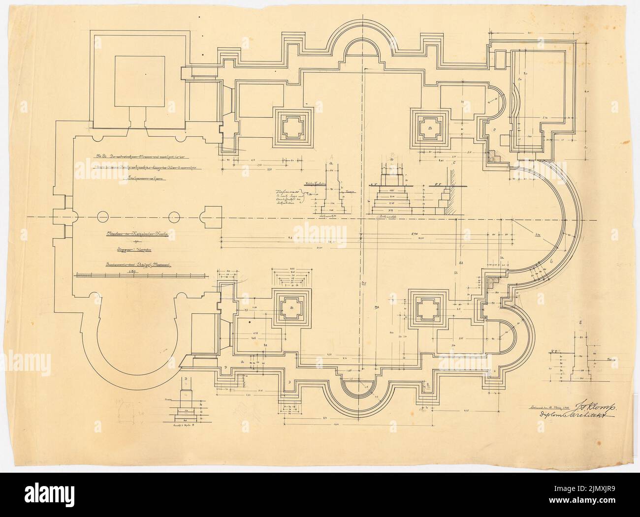 Grundrissplan der fundamente und schnitte der pfeilerfundamente -Fotos ...