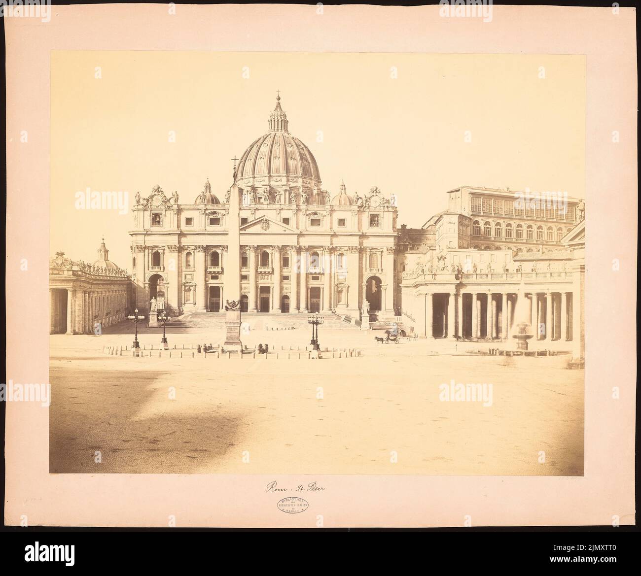 Sankt petersplatz kolonnaden -Fotos und -Bildmaterial in hoher ...