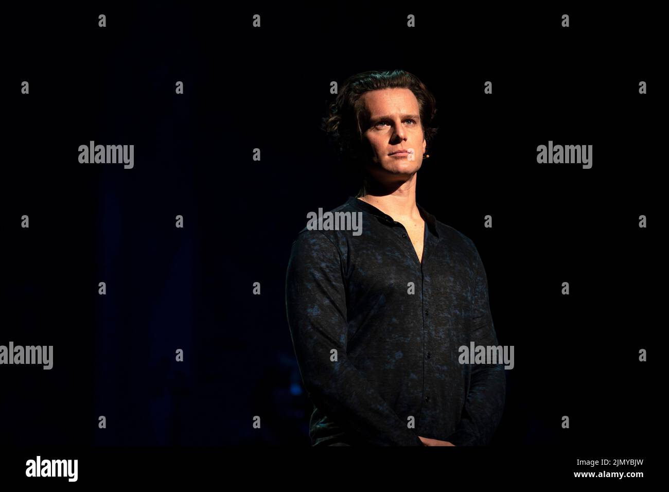 Spring awakening musical -Fotos und -Bildmaterial in hoher Auflösung ...